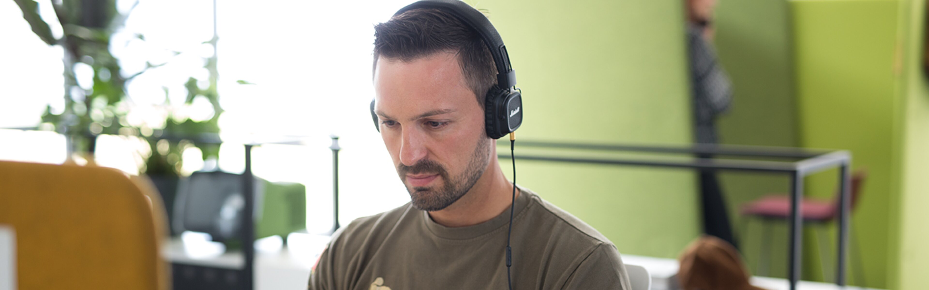 The right approach to music at the workplace. - Wiesner-Hager